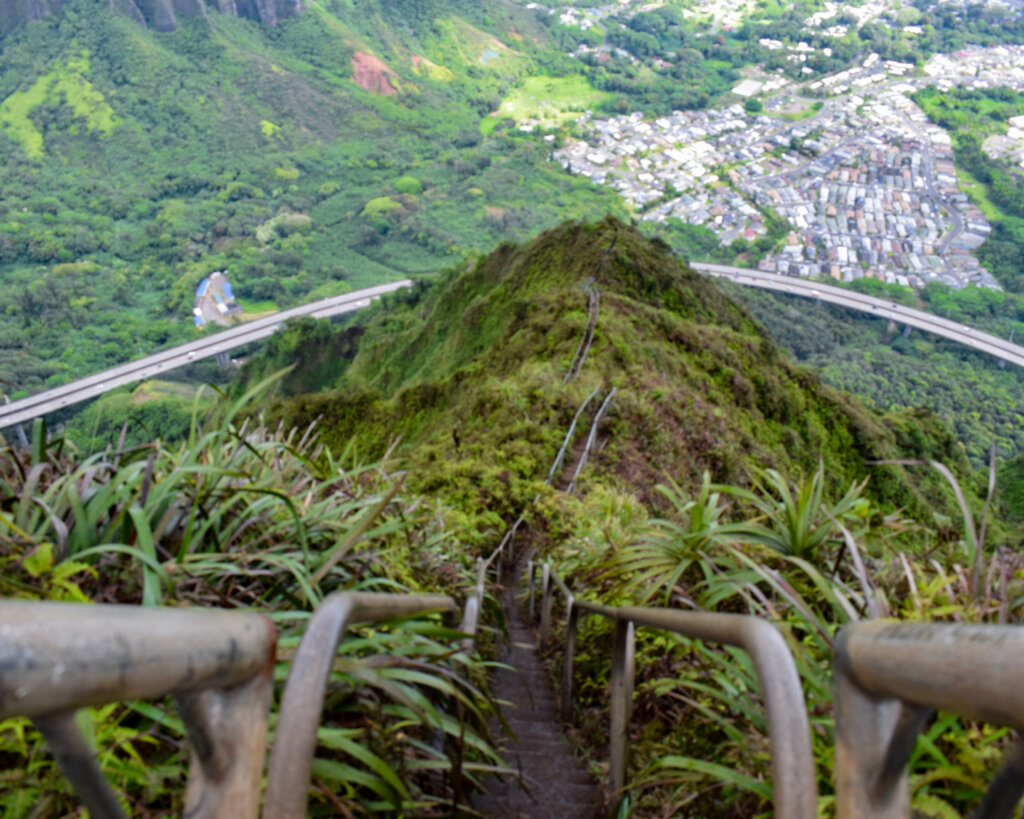 How to hike the Haiku Stairs in Hawaii - voyagefox