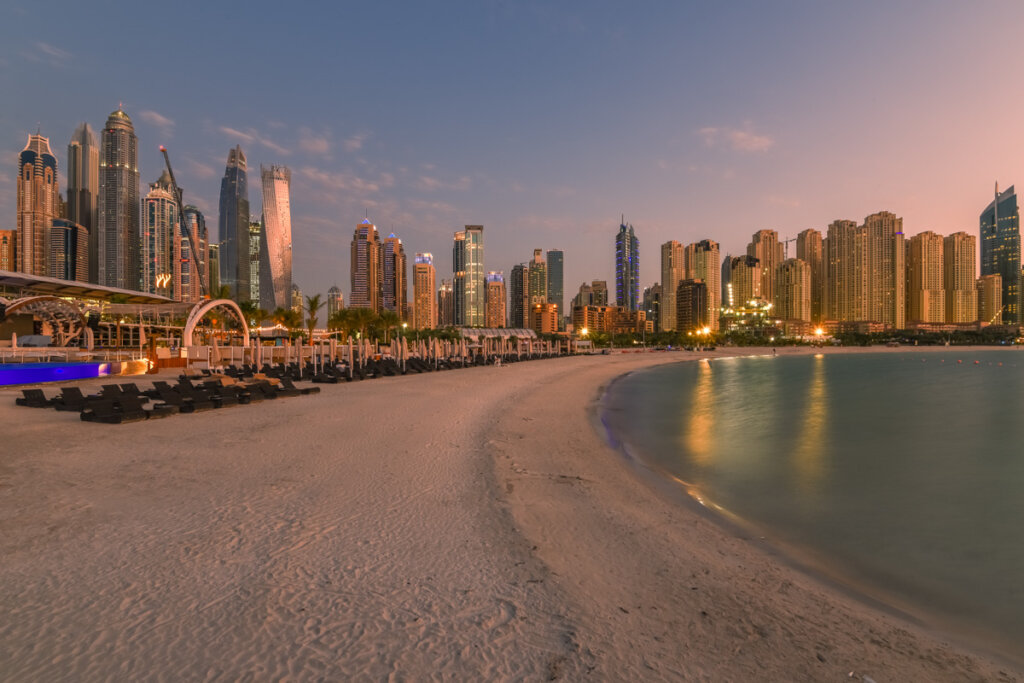 Explore the Vibrant Life of Dubai & Abu Dhabi